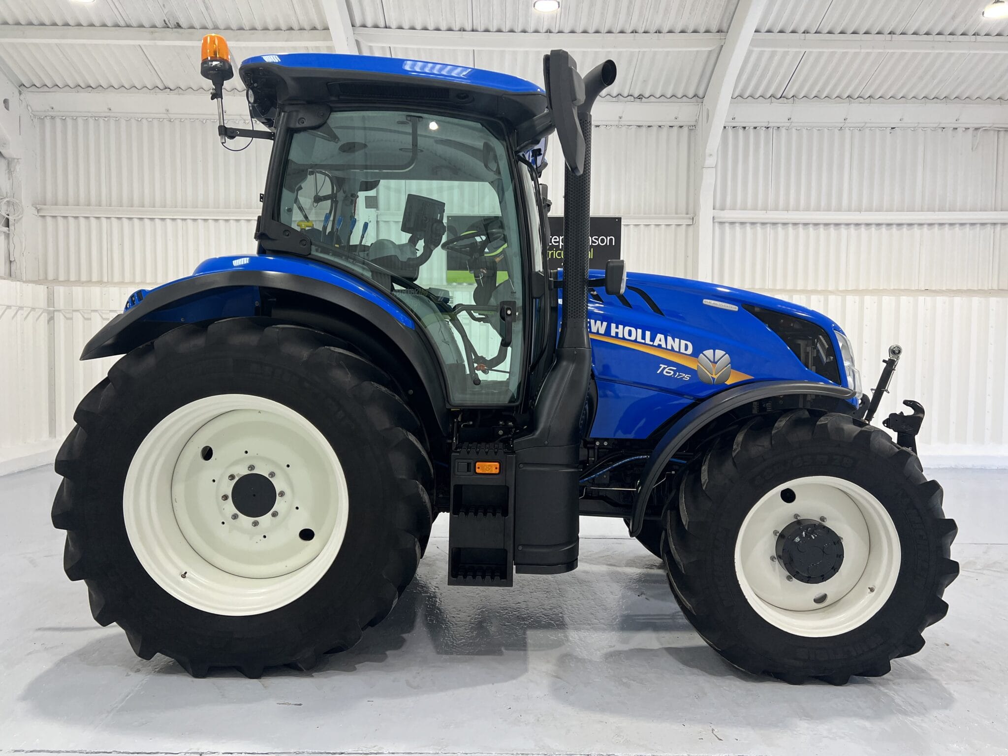 NEW HOLLAND T6.175 *DYNAMIC COMMAND* - GM Stephenson Ltd
